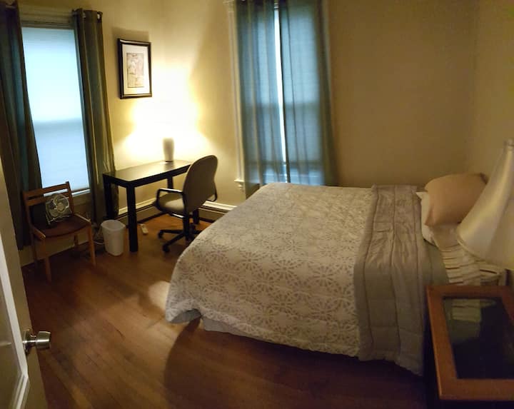 Lucy's B&b 1st Floor Corner Room - Newton, MA