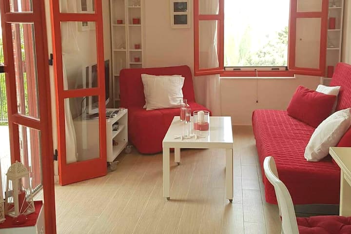 Protaras Breezy Red Apt For Holiday Near The Sea! - Fig Tree