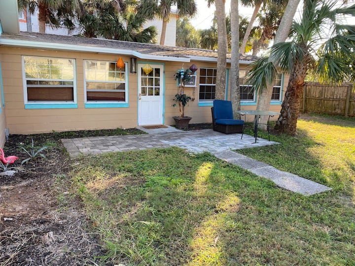 Tropical Paradise (Month To Month) - New Smyrna Beach, FL