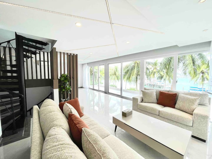 New Luxurious Oceanview Villa 4br - Batam