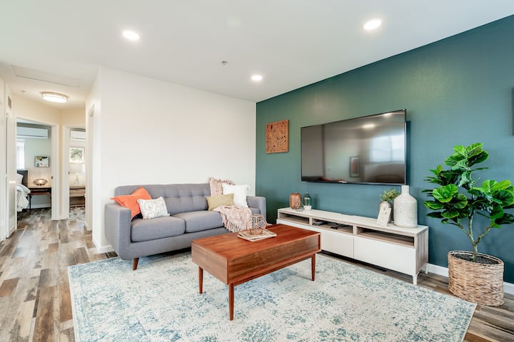 Disney Retreat: 3-br Contemporary Condo - Cypress, CA