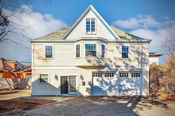 The Carriage House: Guest House Near Brown/risd - Providence, RI