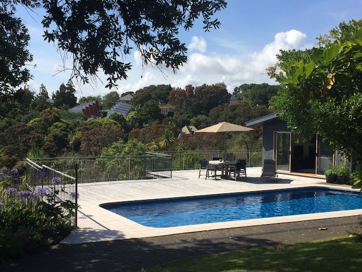 Private, Sunny Volcano Views - Auckland
