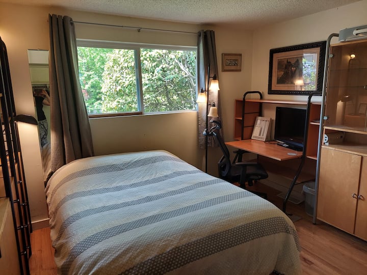 Iso Short-longterm Roommate Bellevue Nr Redmond -1 - Bellevue, WA