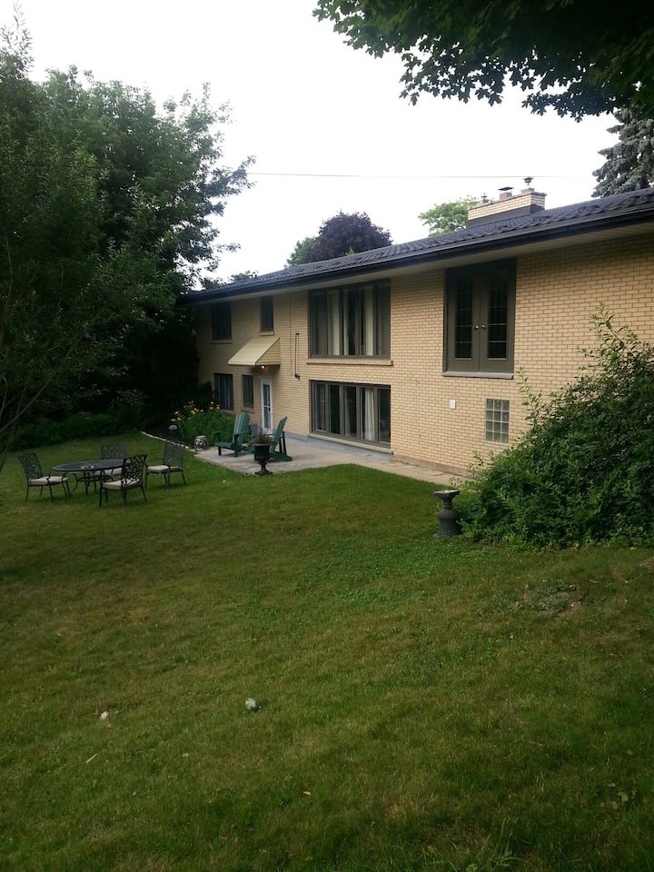 Lovely Guest Accommodations; Walk 2 Uwo - London, ON, Canada