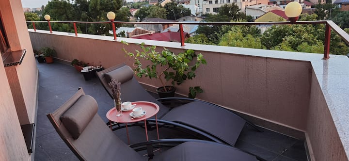 Spacious And Comfortable Penthouse, 20sqm Terrass - Buftea