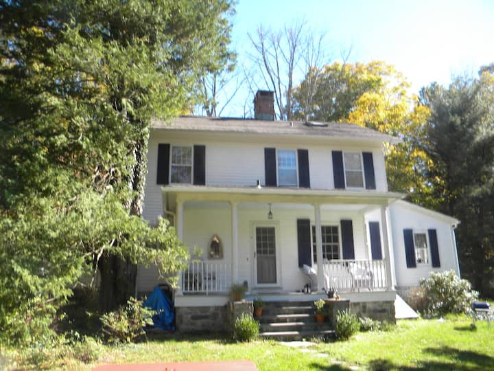 Romantic Riverfront Antique Farmhouse In Historic Aspetuck Corners - Redding, CT