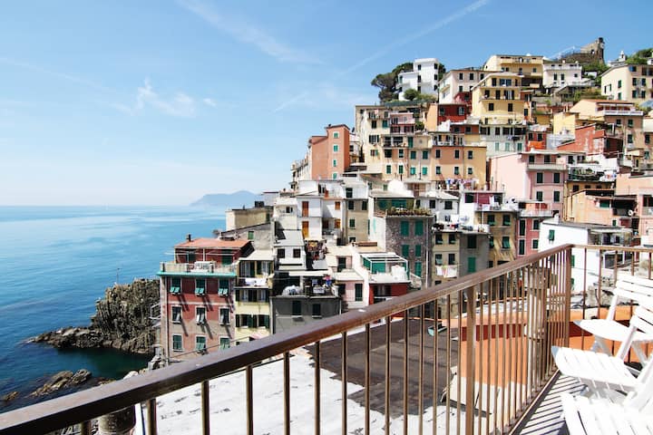 In The Cinque Terre, Near The Sea - Riomaggiore
