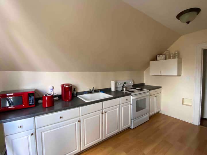 Cute & Cozy 1-bedroom- Perfect For Travel Nurses! - Hartford, CT