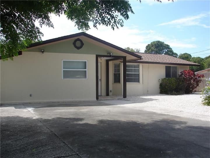 Peaceful Gulf Breeze - 3/2 Home - Venice, FL