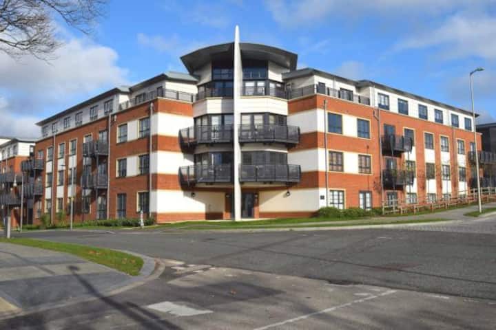 2 Bedroom Apartment-double/twin By Blue Sky. - Farnham