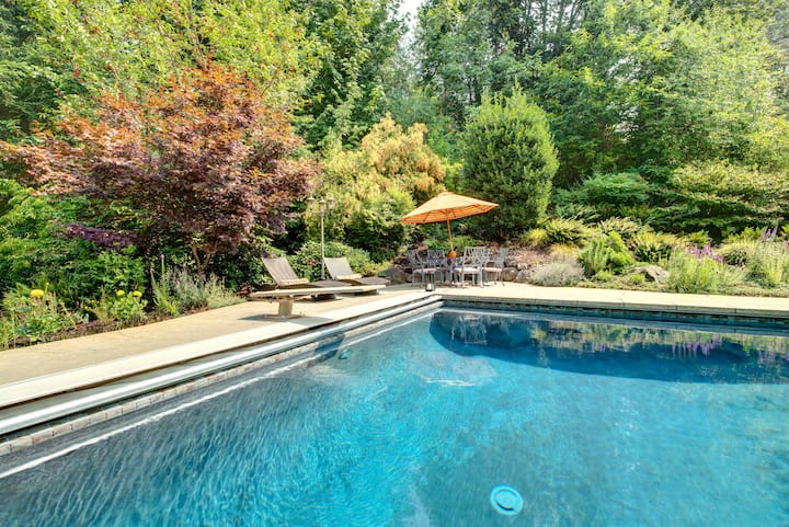 Luxury Wooded Estate With Pool - Sammamish, WA