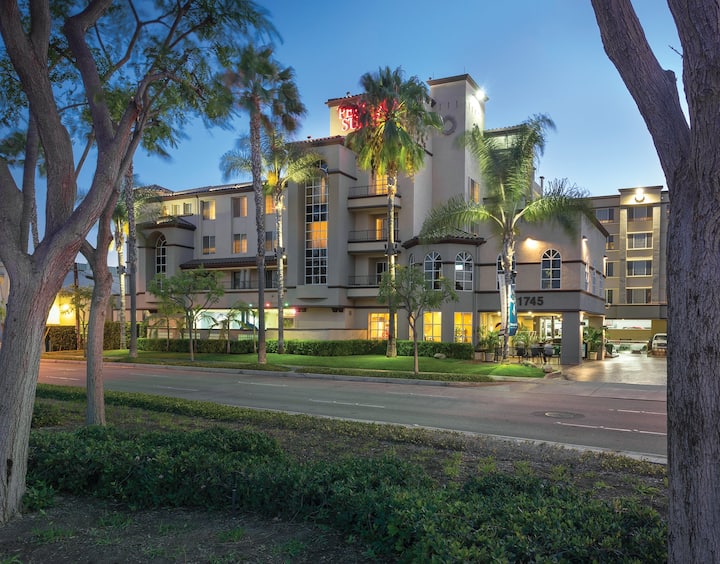 Shell Peacock Suites One-bedroom King - Anaheim, CA