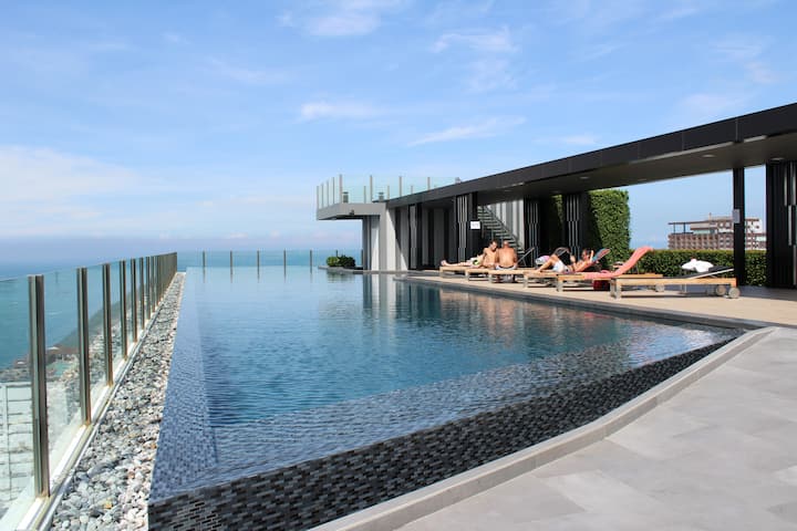 The Base Serviced Apartment Is The Best Choice For Backpacking! City Center Rooftop Infinity Pool Condo/street View Room At Super Low Price - Pattaya City