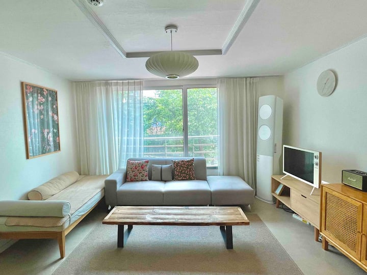 [3rooms+2baths] 넓은 거실과 방, 상수역 5분, 홍대와 가까움 - Séoul