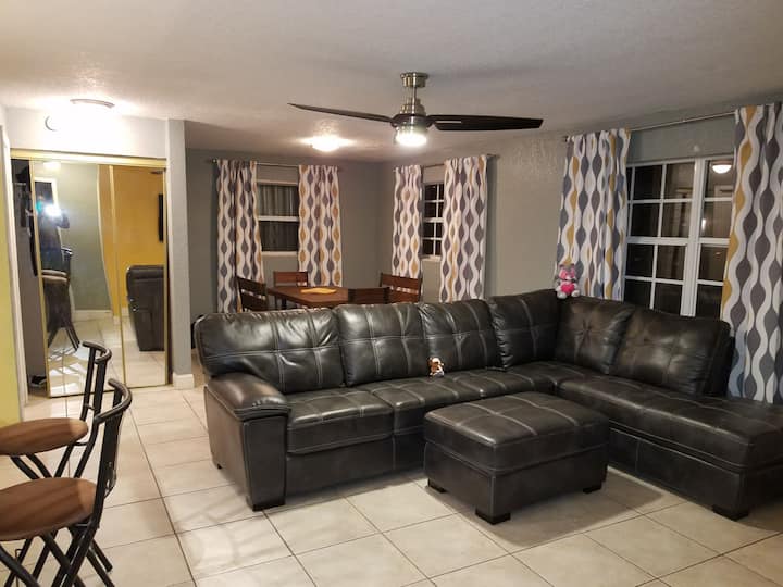Sunset Resort House Rooms/rb&gray - Plantation, FL