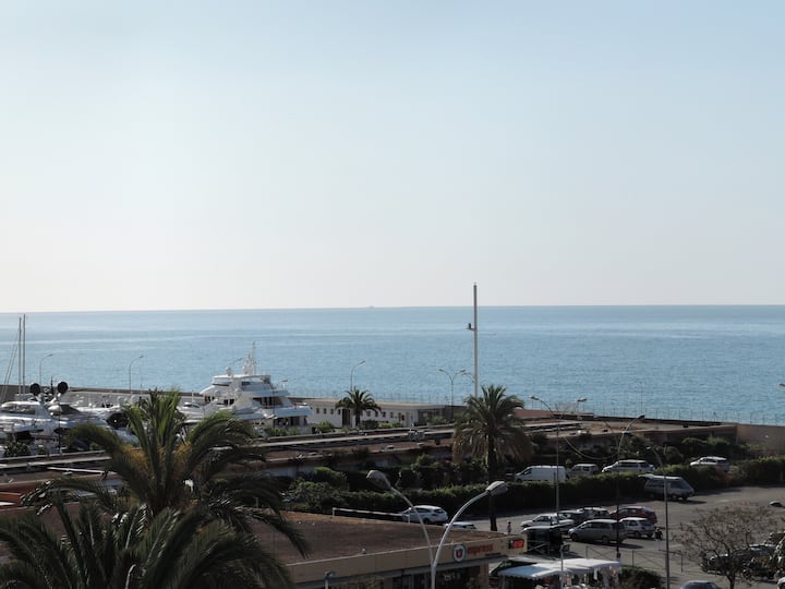 3 Rooms Apartment In Waterfront Palace In Garavan - Menton