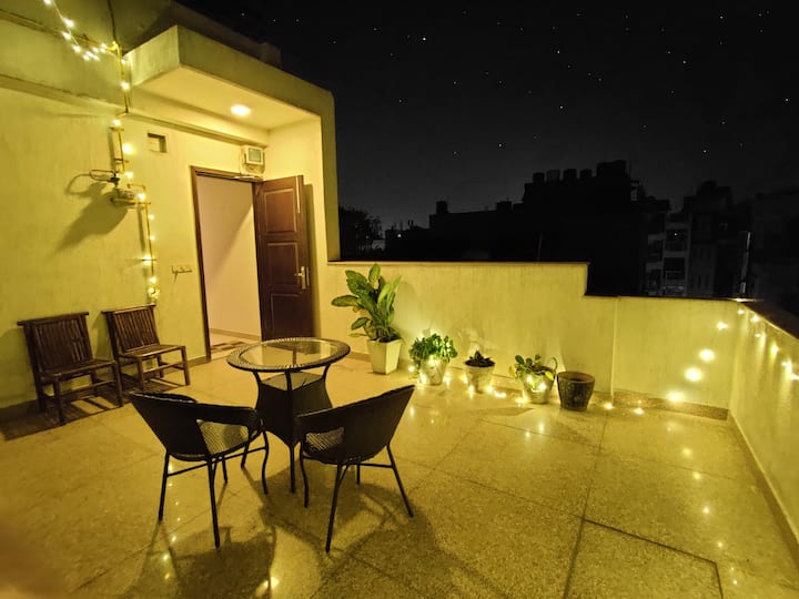 Unwind-terraced House With Cosy Bedroom And Pantry - New Delhi