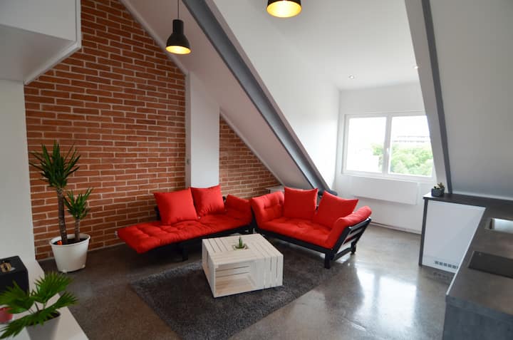 Stylish Industrial Art Attic Apartment - Bratislava