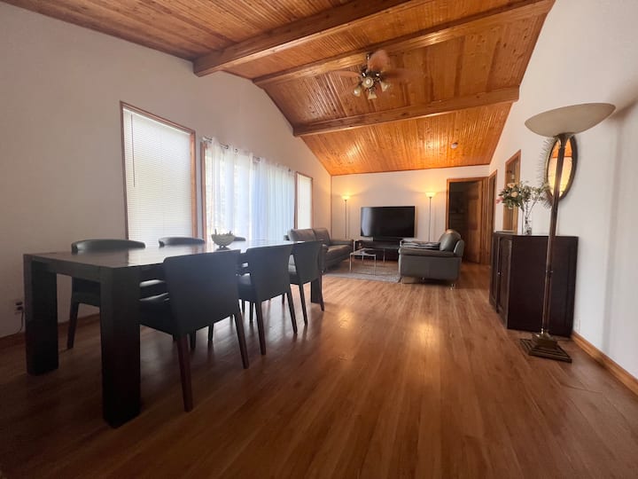 5.5 Bedroom Vacation Home In Collingwood - Collingwood