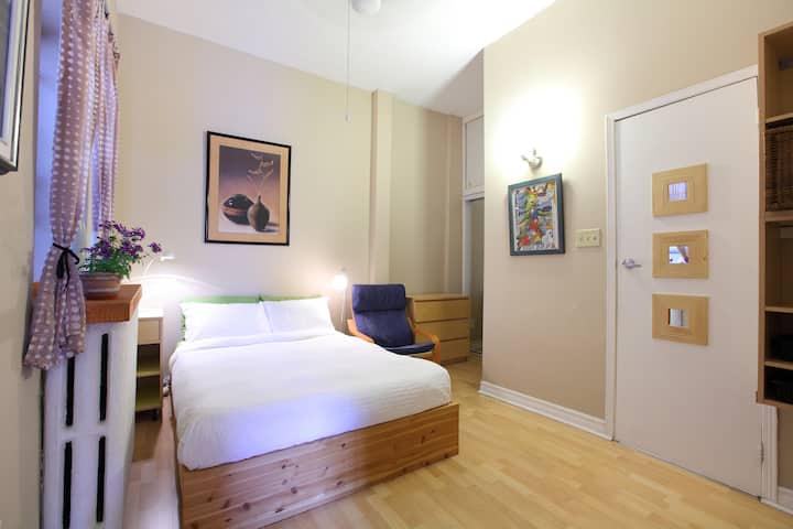 Monthly, Cozy + Clean Studio in the Junction - Guest suites for Rent in ...