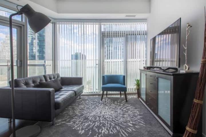 2be/2ba Hi-lakeview Condo W/parking By Acc/cntower - Toronto