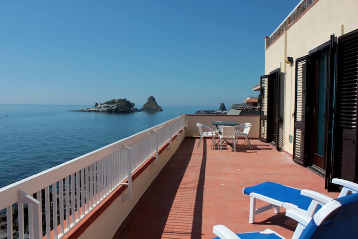 Apartment On The Sea And The Cyclop - Aci Castello