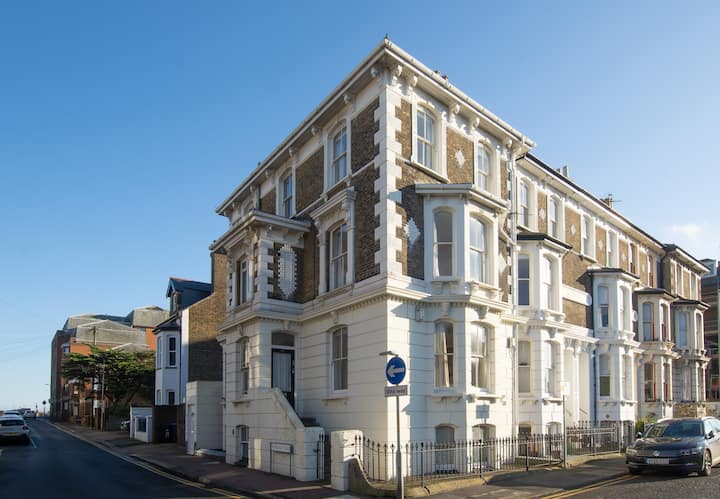 Beautiful Victorian Coastal Holiday Home - Deal