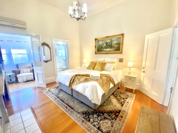 Merry Doolin King Suite, Central, Spa, Historic - Tenterfield