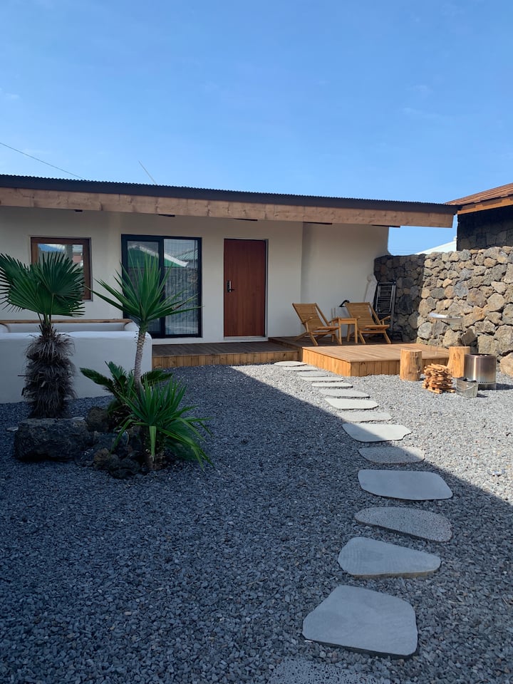 구좌읍 제주시의 독채펜션
자쿠지숙소 감성민박 - Jeju