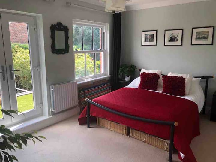 Ensuite In Thames Ditton, Near Hampton Court - Hampton
