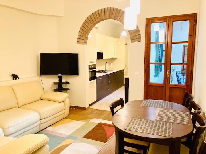 Deluxe Apartment In The Centre Of Florence - Florence