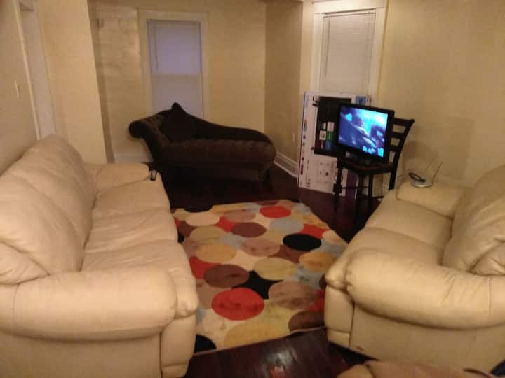 Private Room In Falls, Queen Room - Niagara Falls, NY