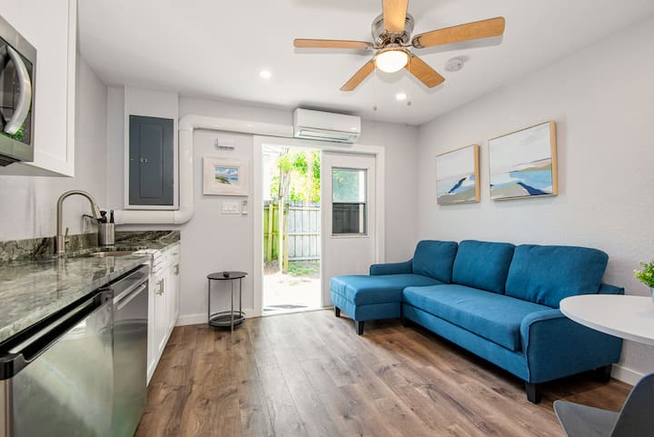 7C تم تجديدها حديثًا بغرفة نوم واحدة مع مطبخ صغير - Airbnb