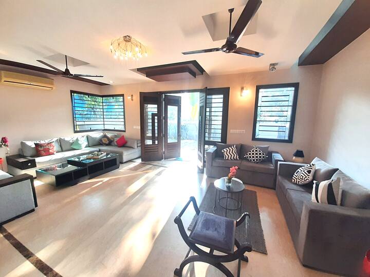 4 Bedroom Duplex Villa Opp To Galleria Market, Dlf Phase 4 - Gurgaon