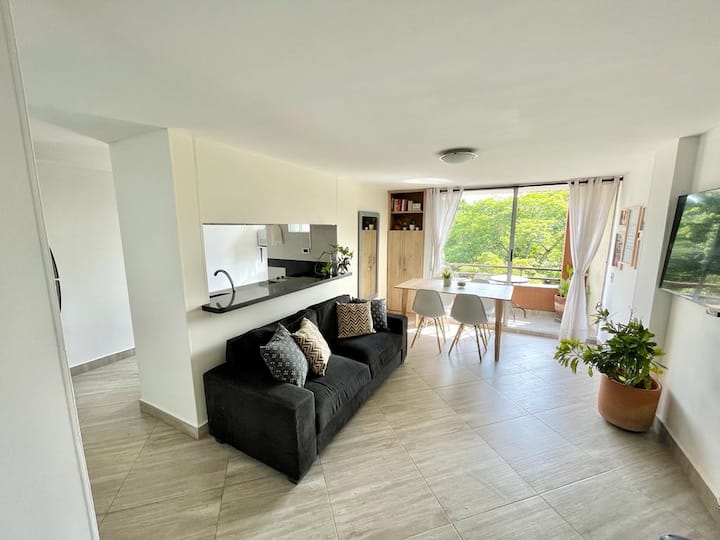 Modern 2 Bed Apt In Laureles With Balcony - Medellín