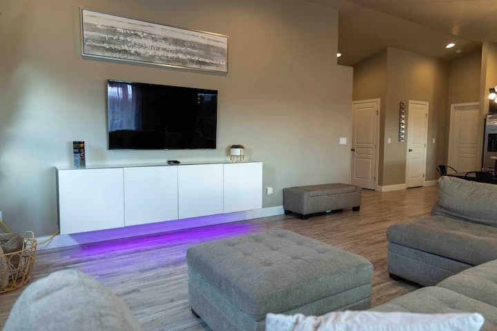 Modern Home With A View - Pasco, WA