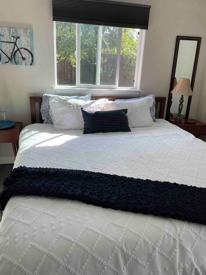 Cheerful & Modern Garden Studio With King Bed - San Francisco Bay Area, CA