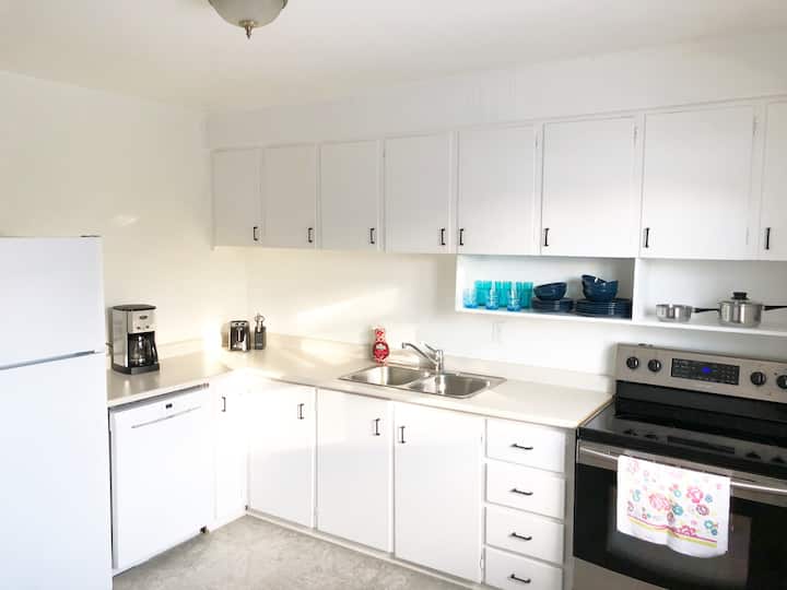 Close To Stadium/airport/rcmp/downtown - Regina