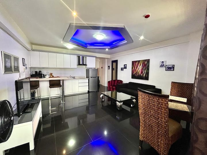 Kandi Luxury 1br, Housekeeping & Netflix! - Angeles