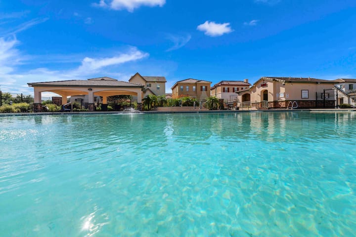Modern Clean With Pool And Spa! - メサ, AZ