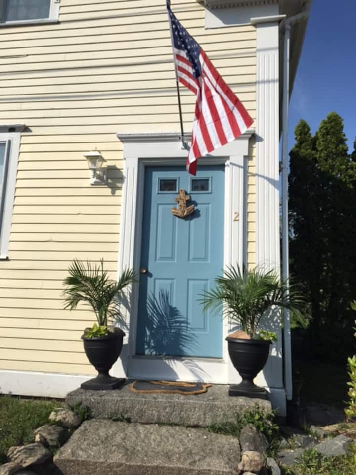 Cape Cod Town-neck, Sandwich Village Home - Sandwich, MA
