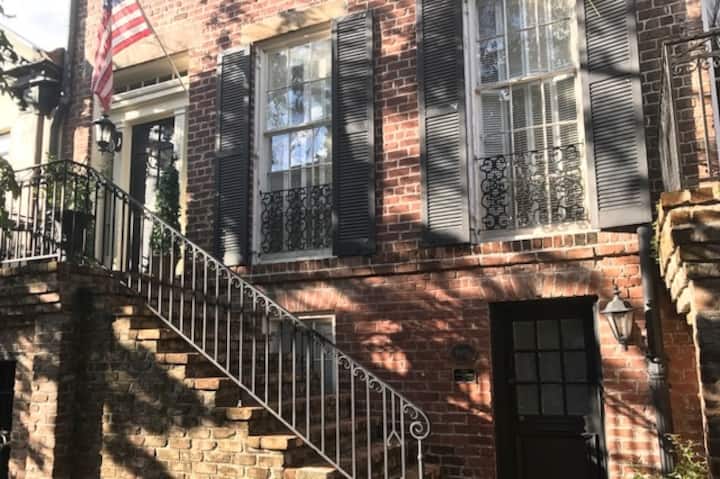 Madison Square Historic Award-winning Brownstone - Savannah, GA