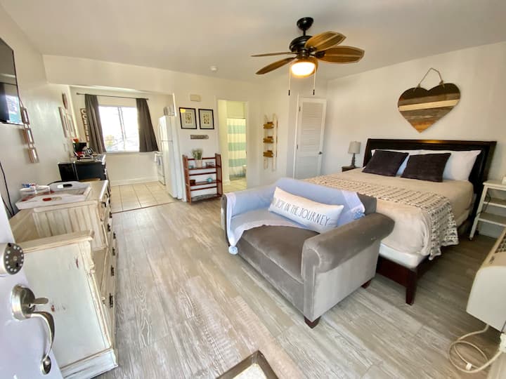 Trendy Studio / Perfect Keesler Housing - Biloxi, MS
