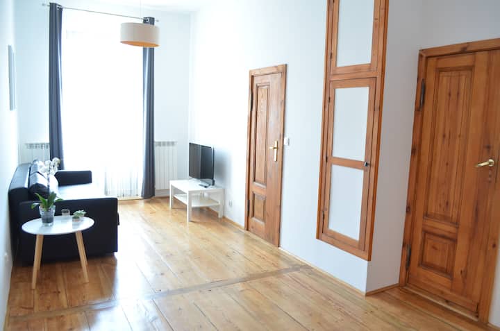 42 Sqm Centrally Located, Bright, Fully Furnished - Poznań