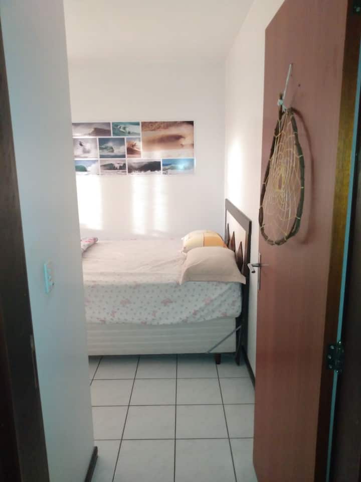Quarto Na Avenida Centenário, Centro. Com Garagem! - Criciúma