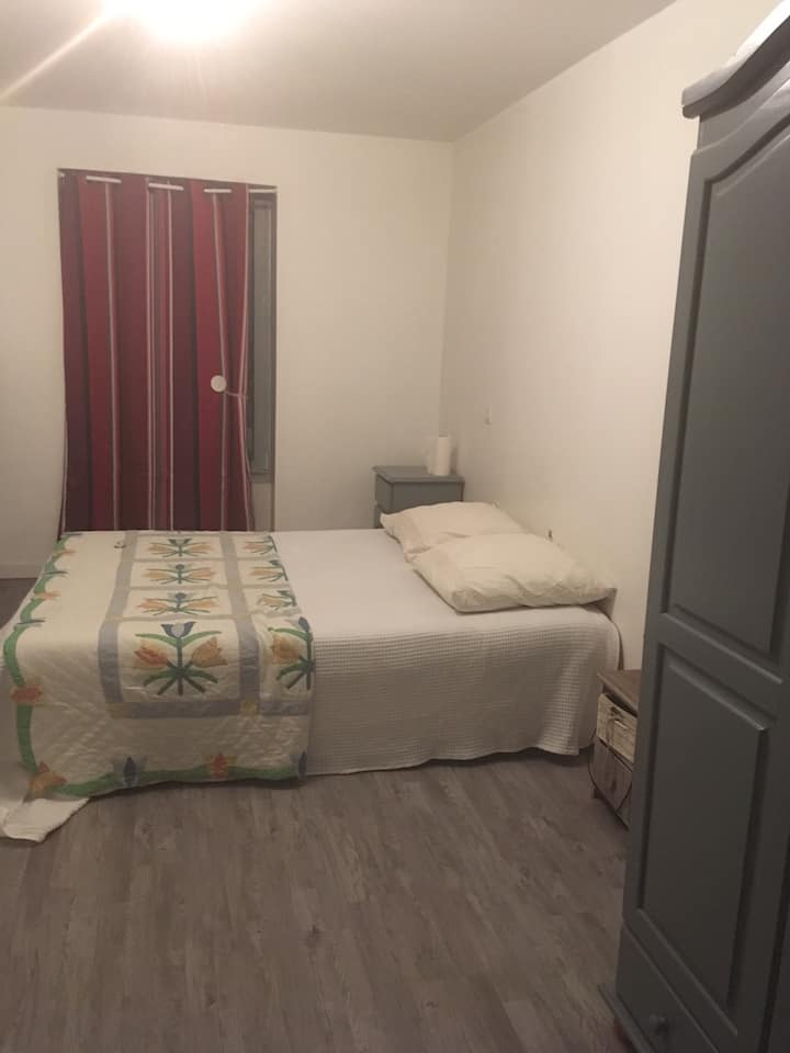 Chambre Privée Centre Ville Pour Une Personne. - Lons-le-Saunier