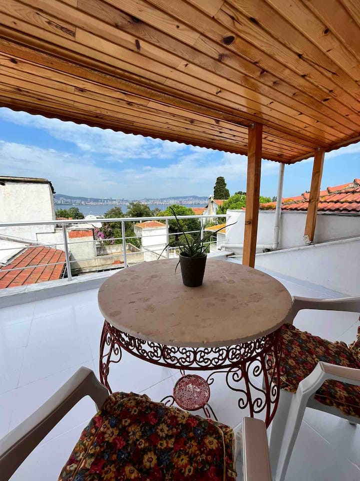 Loft Büyükada - Deniz Manzaralı çAtı Katı - Adalar