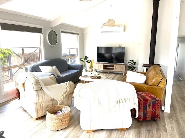 Space For 10, Fire Place Very Close To Beach - Phillip Island