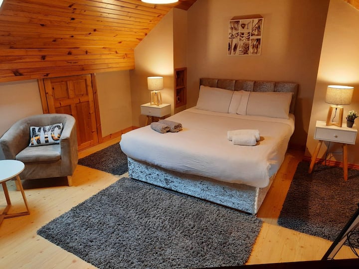 Cozy Bedroom, With Comfortable King-size Bed - Claregalway